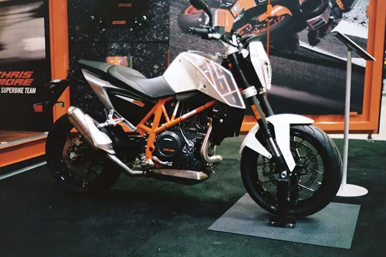 KTM 690 Duke Specs, Pricing, and Review - Big Bike Reviews